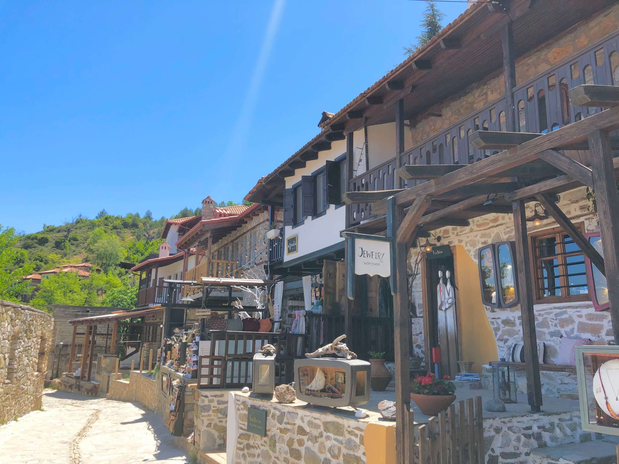 Παλαιός Παντελεήμονας: Το χωριό μπαλκόνι του Ολύμπου στο Αιγαίο - we